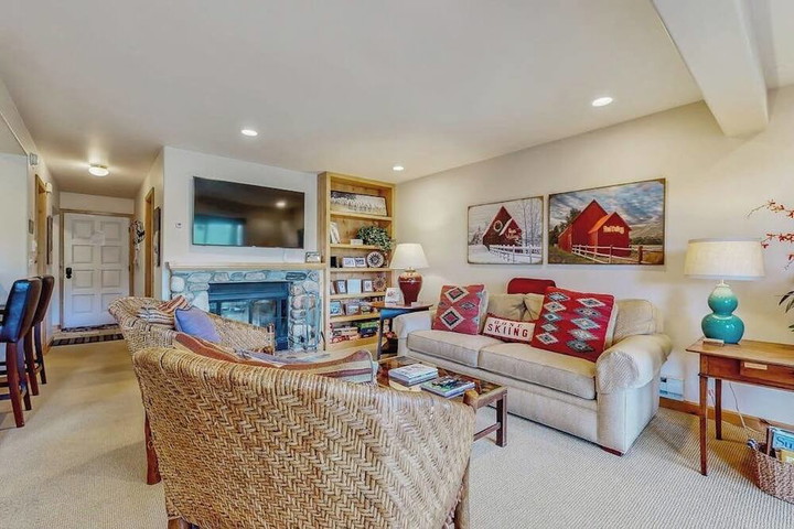 Lovely Condo W/ Beautiful Views & Shared Pool/hot Tub/tennis/golf - Sun Valley, ID