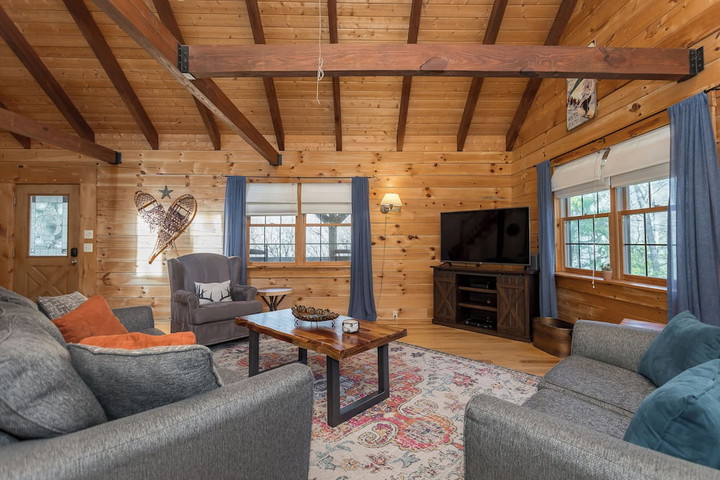 Beautiful 5-bedroom Cabin Heart Of Massanutten - New!! - Harrisonburg, VA