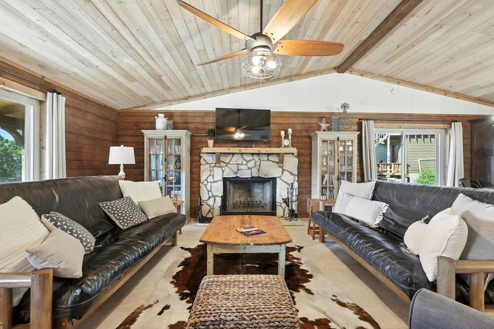 Bluff Creek Cabin | Sleeps 12 | Private Dock - Possum Kingdom Lake, TX
