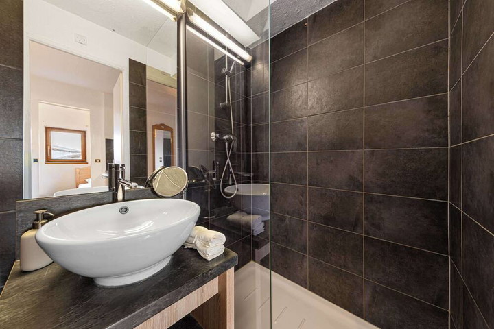 V9 By Versant Collection - Val Thorens