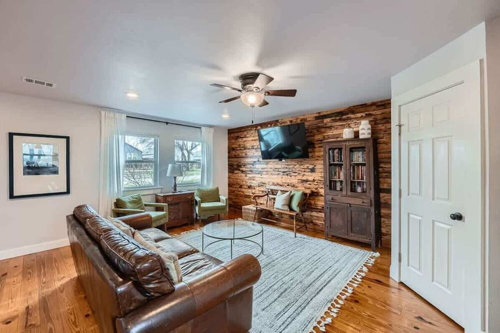 Wilbarger Villa-sunsets Overlooking Swu & Downtown - Georgetown, TX