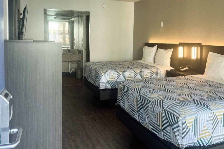 2 Full Beds|ns| Micfridge - Glendale, AZ