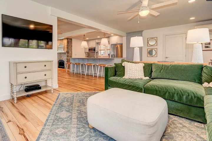 Colcord Point Sunset Cottage And Guest Cottage - Okoboji, IA