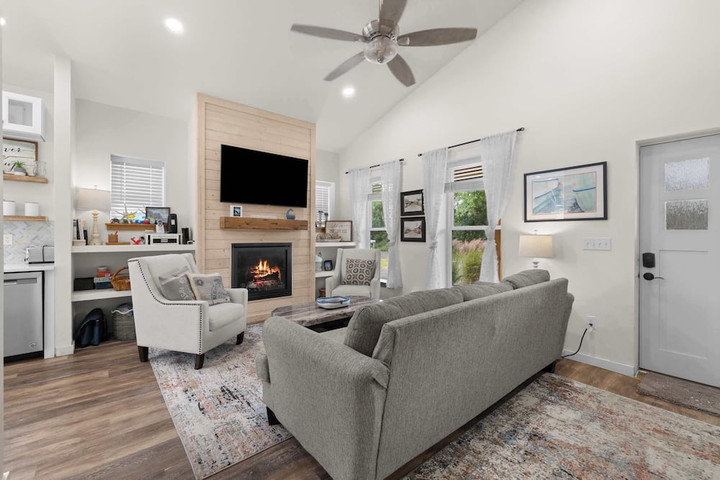 Modern Cottage With Covered Deck, Grill & Fireplace - Walk To Beach-bars-dining - Long Beach, WA