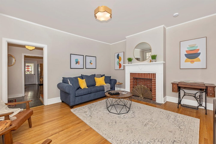 Carroll Creek Charmer: Sleeps 4, Free Garage Parking - Frederick, MD
