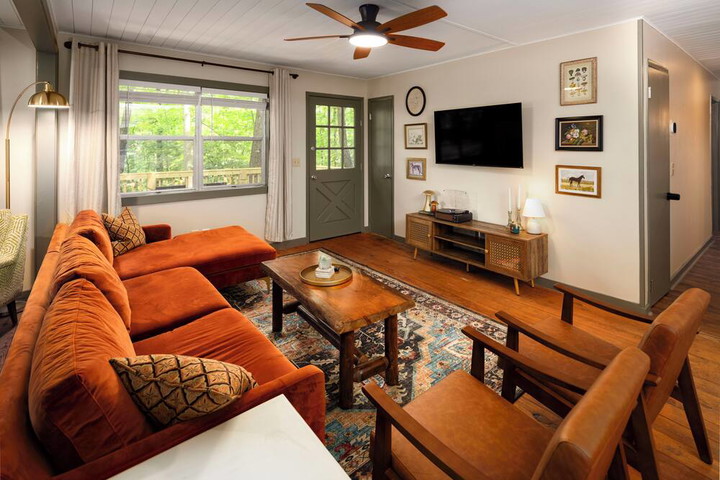 Tranquil & Stylish: Wineries, Hiking, 5min To Town, Hot Tub, Firepit, King Bed - Dahlonega, GA
