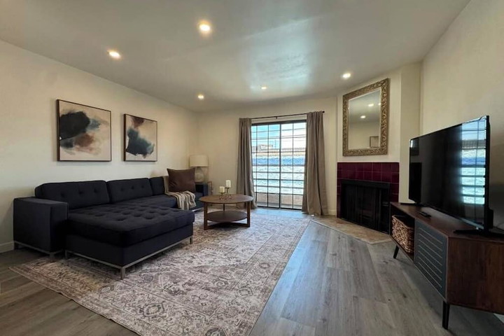 Pico-robertson 2br/2ba  King Bed  Free Parking  Near Rodeo Dr - Beverly Hills, CA