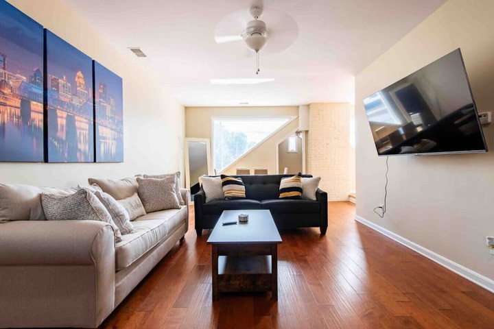 Modern Apt Above Restaurant. Walkable Shops & Bars - Kentucky Derby - Louisville