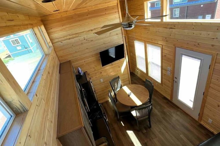 Stylish Tiny Home Getaway With Spacious Loft & Outdoor Area In Williams, Arizona - Arizona