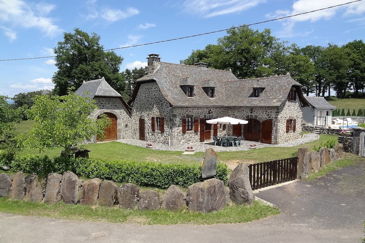 Gîte Rural Avec Piscine Privée Chauffée, Pêche à La Truite,terrain De Boules. - Aveyron