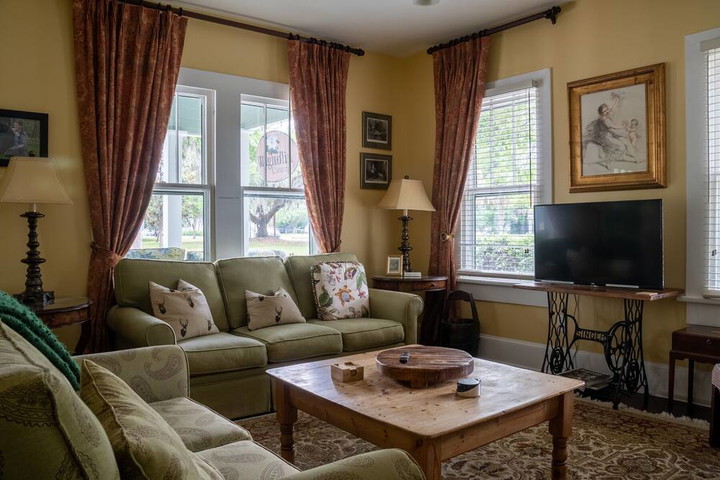 Original Craftsman Cottage, At Magnolia Court Suites - South Carolina