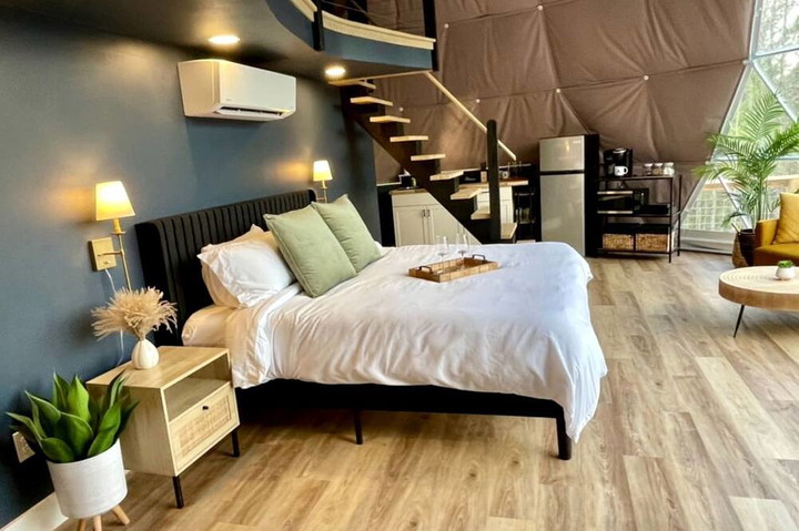 Spacious Dome With Lofted Interior And Furnished Deck In Kentucky - Kentucky