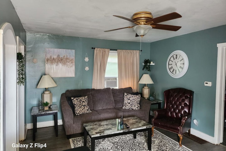 Cozy 2 Bedrooms Home- Convenient Location. - Cedar Rapids, IA