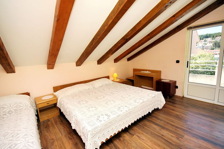 1-zimmer-ferienwohnung Mit Balkon Jelsa, Hvar (A-4602-b) - Jelsa