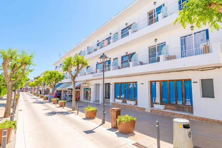 Hotel Antares Hab. Familiar - Cozy Hotel Near The Beach In Cala D'or. Free Wi-fi - Cala d'Or