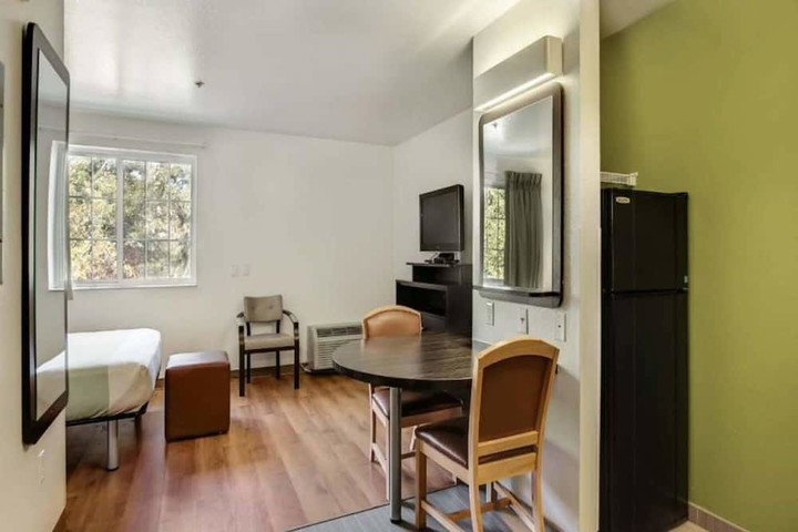 1 Queen Bed|mobility|non-smoking - New Brunswick, NJ