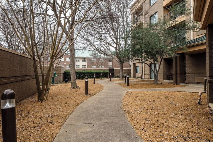 Pet-friendly Accommodation Near Quorum Park, Outdoor Pool, Free Parking! - Plano, TX