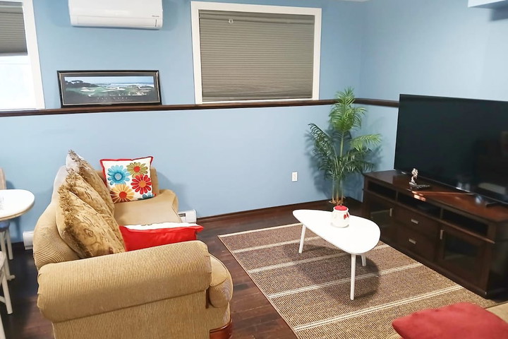 Dreamdoor Apartment.  A Minute Drive To Casino Nb & A Minute Walk To Bus Station - Moncton