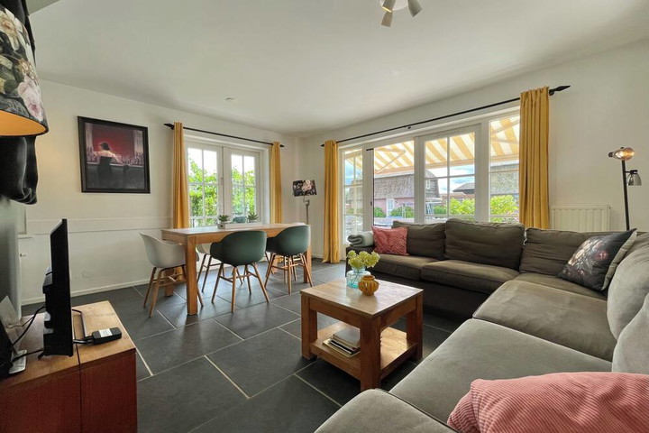 Luxury Holiday Home For 6 Guests Featuring A Spacious Waterfront Terrace, A Private Swimming Ladder, And Its Own Mooring Dock. - Utrecht