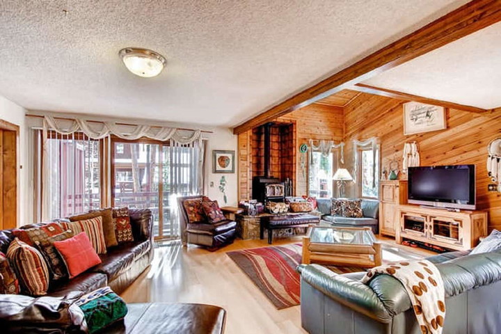 Tomahawk Lodge: Large Duplex In Town; Both Sides Combined - Breckenridge, CO