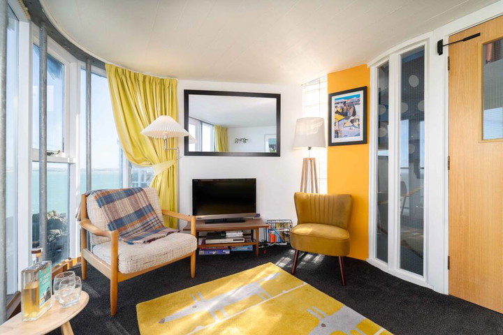 The Lighthouse, St Ives - Sleeps 4 Sea Views Off-site Parking - St Ives