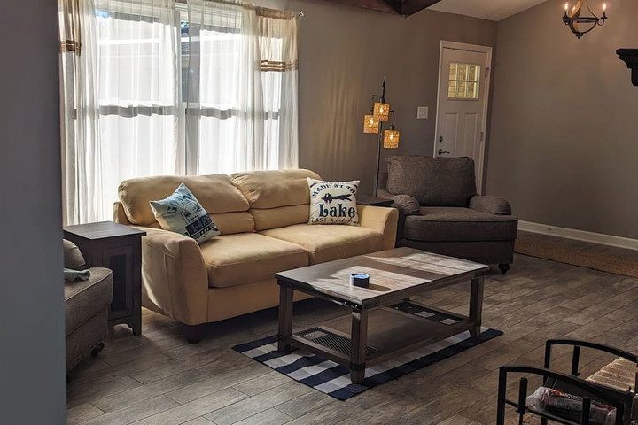 180 Degree Seneca Lake Views, Privacy Galore With Hot Tub. Sleeps 9 - Cambridge, OH