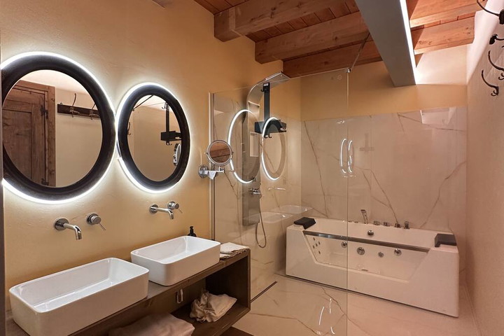 Room 'Camera Sindaco' On Two Levels With Mountain View, Whirlpool Bath, Shared Terrace - Morgex