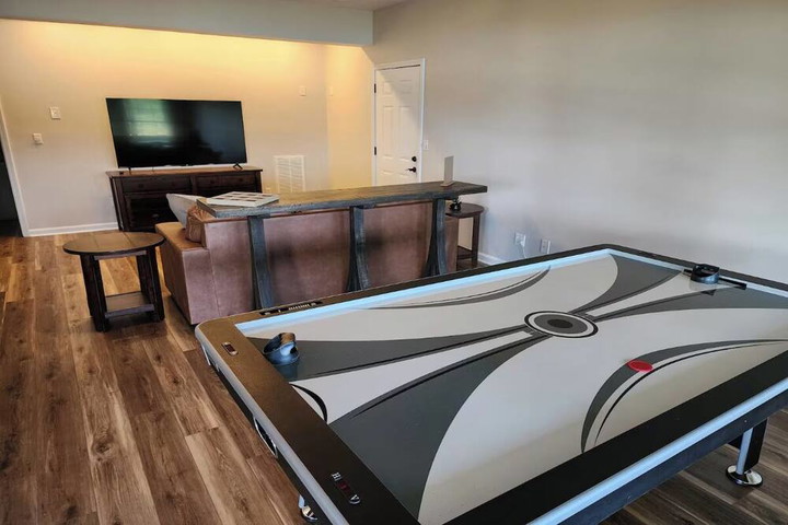 ️ Douglas Lake Retreat | Private Dock, Hot Tub & Game Room, Sleeps 10 - Dandridge, TN