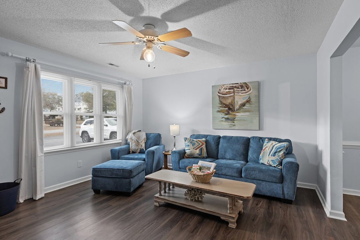 Sleeps 5! 2 Br, 2.5ba Townhome-walk To Beach & Dining  Your Escape Awaits! - Cedar Point, NC