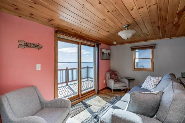 Black Bay Chalet- Lake Front Home With Magnificent Views - Sackets Harbor, NY