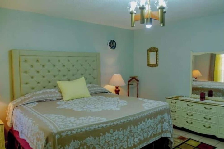 Extravagant Getaway By The Beach - Montego Bay