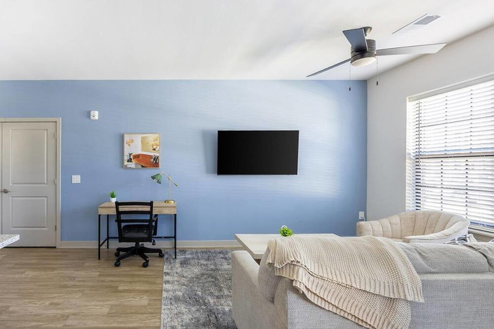 Landing | Chic 2bd, Gym, Clubhouse - Greenfield, IN