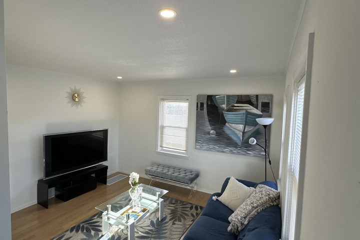 Relax With Family Or Friends To This Elegant Apartment In The Heart Of Waltham - Concord, MA