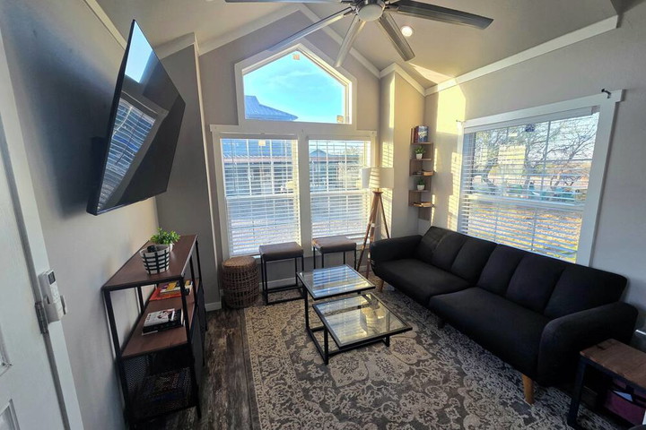 Cozy Tiny House 1-bedroom, 2-loft Cabin In With Full Bath And Kitchen On A Farm! - Mansfield, TX