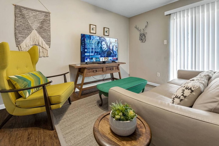 Mesa Verde: Great Location/comfy King Beds - Bryan, TX
