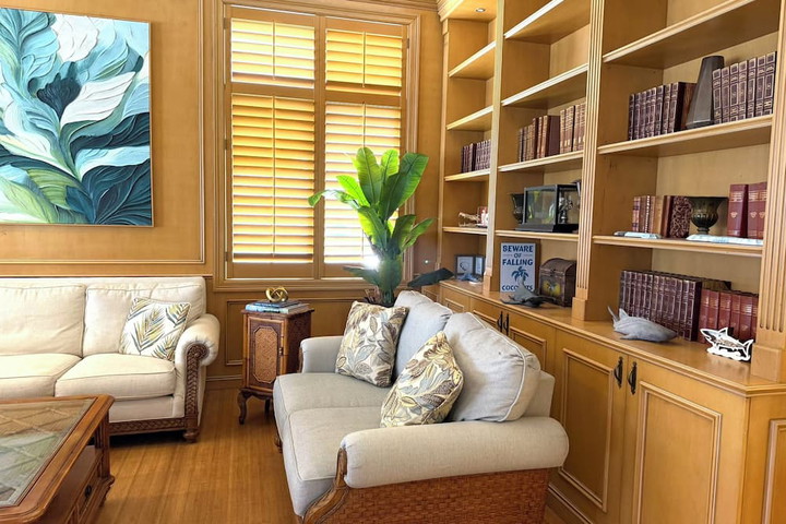 Beach Front Palm Beach Gorgeous Home Heated Pool Sleeps 10 - Lake Worth, FL