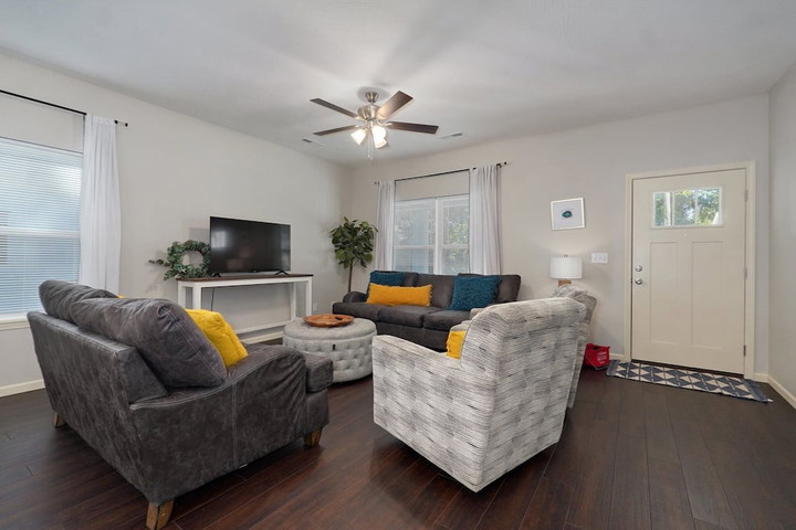 Maryland St. House 4 Bedroom Near Missouri State University & Mercy Hospital. - Springfield, MO