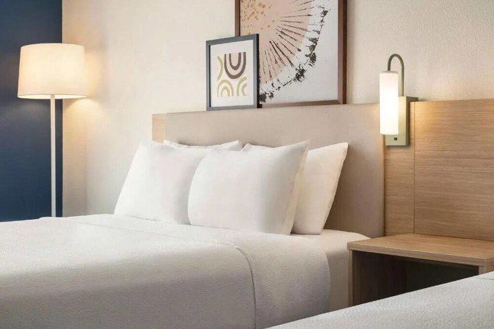 Orlando Stay: Free Shuttle To Disney/universal, Pool & Breakfast | Pets Allowed - Florida