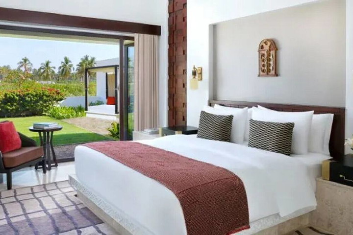 Luxurious Beach Getaway! King Stay W/ Outdoor Pool, Spa, Gym ,& Free Parking! - Salalah