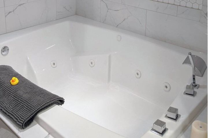 1-room Suite, Queen Bed, Accommodates 2 Guests - Harrison Hot Springs