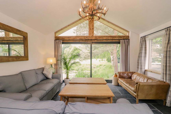 Unforgettable Escape: Glan Clwyd Isa - Book The Whole Site! - Ruthin