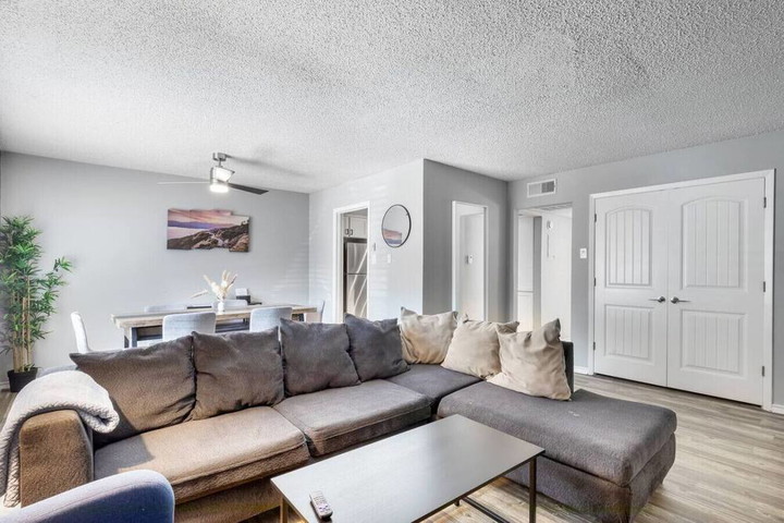 2 Min At&t Stadium Walk | Cozy & Clean 2br Apt - Arlington, TX