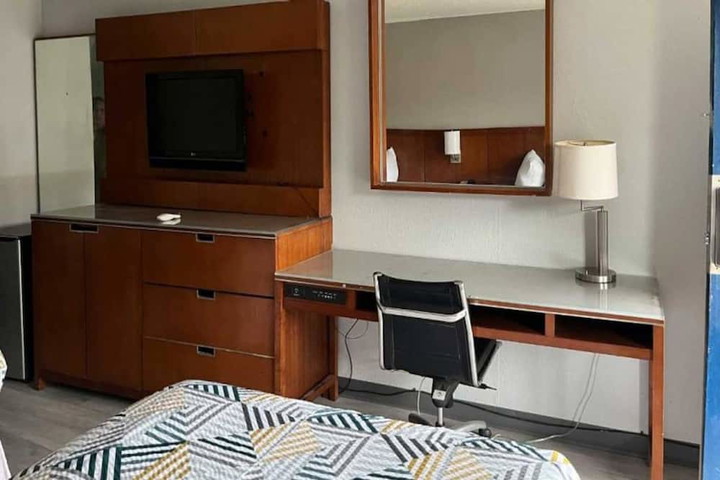 1 King Bed | Non-smoking, Micfridge - Village Creek State Park, Wynne