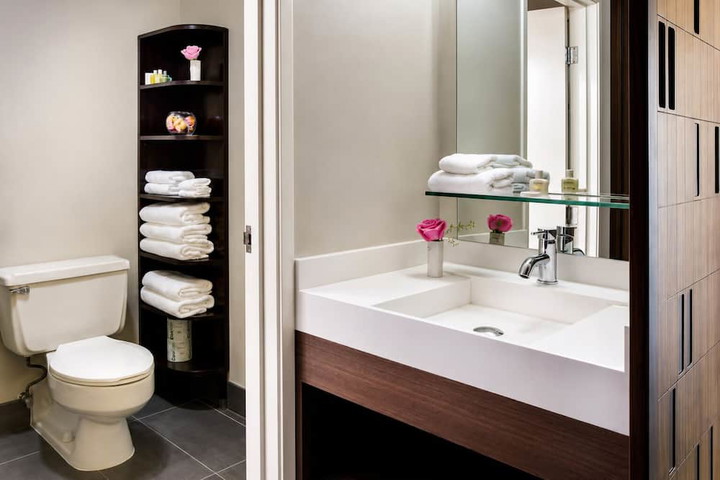 Downtown Premium Double Hideaway | Courtyard Pool | 1.1 Mi To Bellevue Square - Seattle, WA