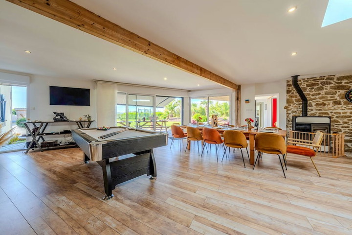 Maison De Vacances 'Villa Léonie - Piscine Intérieure' Avec Terrasse, Jardin Et Wi-fi - Kerlouan