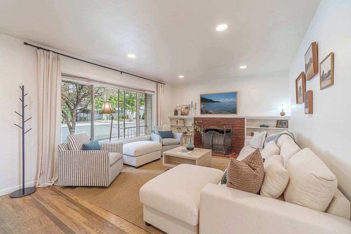 6 Bed Home W Hot Tub, Grill, Foosball & Cornhole - Reno, NV