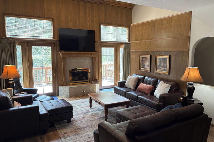 5 Bd, 4 Bth, A/c, New Mattresses, Hot Tub, Waterfalls, Walk To Town, Trails! - Woodland Park, CO