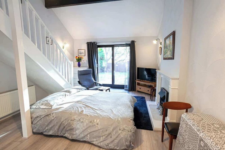 Spacious House In Sheffield - Great Location! -