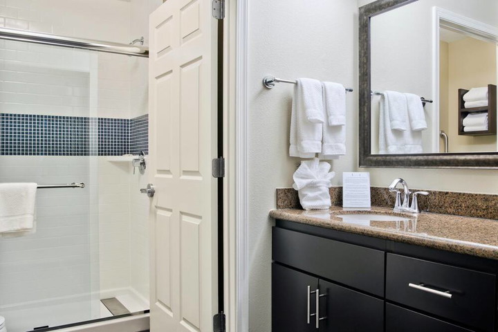 King Accessible Studio | Free Breakfast & Pool - Ballantyne - Charlotte