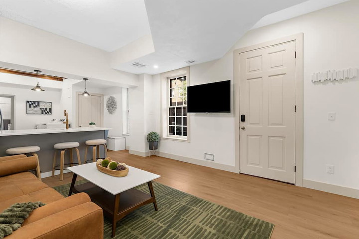 2 Blocks To Oriole Park, Umms, Umb W/ Parking, High-end Design & Patio - Baltimore, MD
